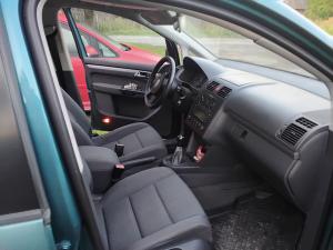 Green Volkswagen Touran 2003 in Kehra, with an engine capacity of 0.00 L and mileage of 285 thousand km for 2250 €, photo 6 on AUTOMOTO.COM.LV