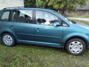 Green Volkswagen Touran 2003 in Kehra, with an engine capacity of 0.00 L and mileage of 285 thousand km for 2250 €, photo 8 on AUTOMOTO.COM.LV