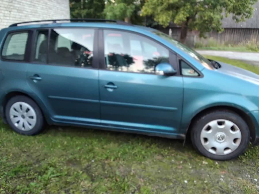 Green Volkswagen Touran 2003 in Kehra, with an engine capacity of 0.00 L and mileage of 285 thousand km for 2250 €, photo 8 on AUTOMOTO.COM.LV
