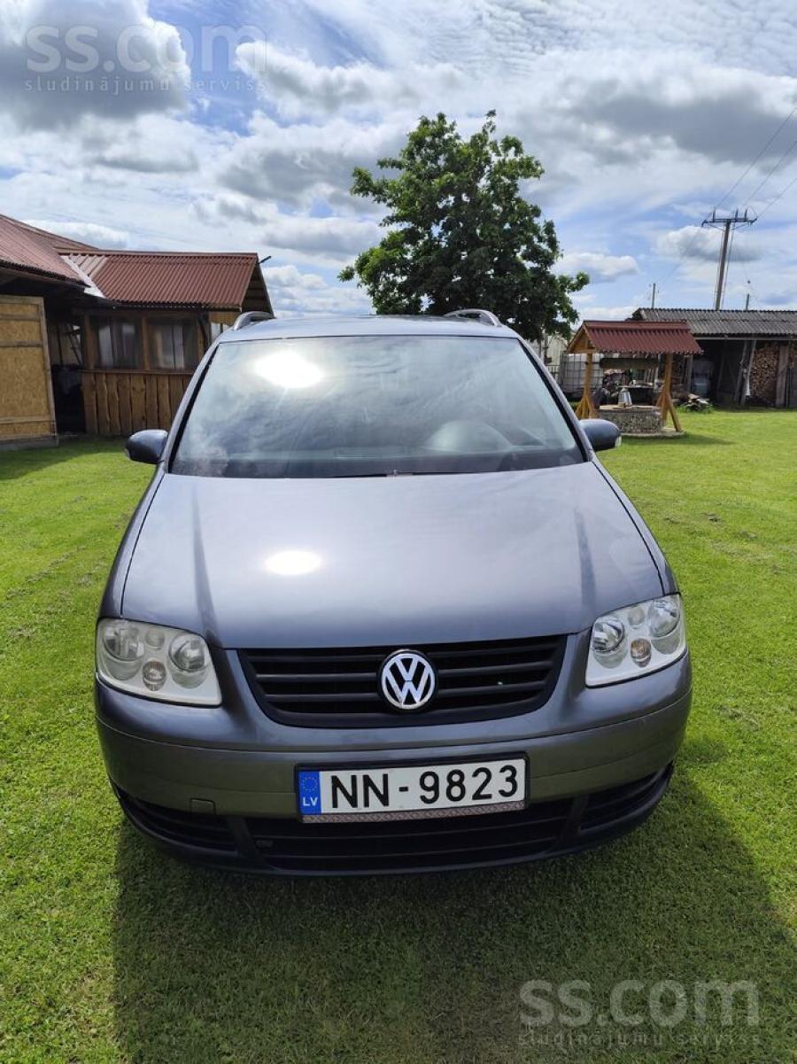 Pelēks Volkswagen Touran 2004 Alūksne, ar dzinēja tilpumu 1.90 L un nobraukumu 393 tūkst. km par 1100 €, foto 1 vietnē AUTOMOTO.COM.LV