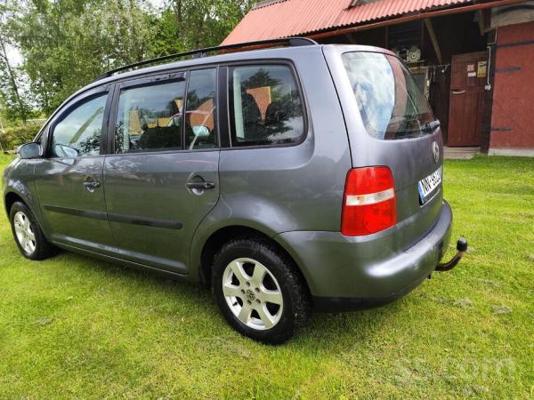 Pelēks Volkswagen Touran 2004 Alūksne, ar dzinēja tilpumu 1.90 L un nobraukumu 393 tūkst. km par 1100 €, foto 5 vietnē AUTOMOTO.COM.LV