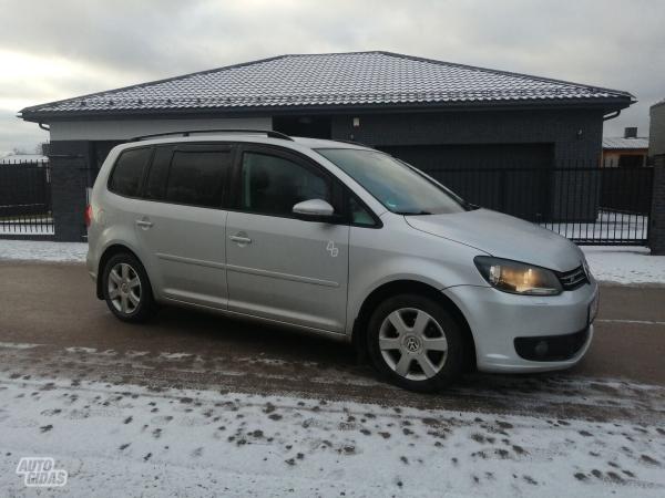 Grey Volkswagen Touran 2011 in Siauliai, with an engine capacity of 1.60 L and mileage of 288 thousand km for 4700 €, photo 1 on AUTOMOTO.COM.LV