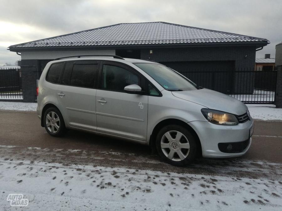 Grey Volkswagen Touran 2011 in Siauliai, with an engine capacity of 1.60 L and mileage of 288 thousand km for 4700 €, photo 1 on AUTOMOTO.COM.LV