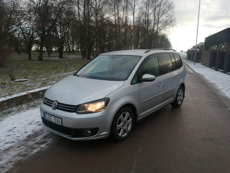 Grey Volkswagen Touran 2011 in Siauliai, with an engine capacity of 1.60 L and mileage of 288 thousand km for 4700 €, photo 3 on AUTOMOTO.COM.LV