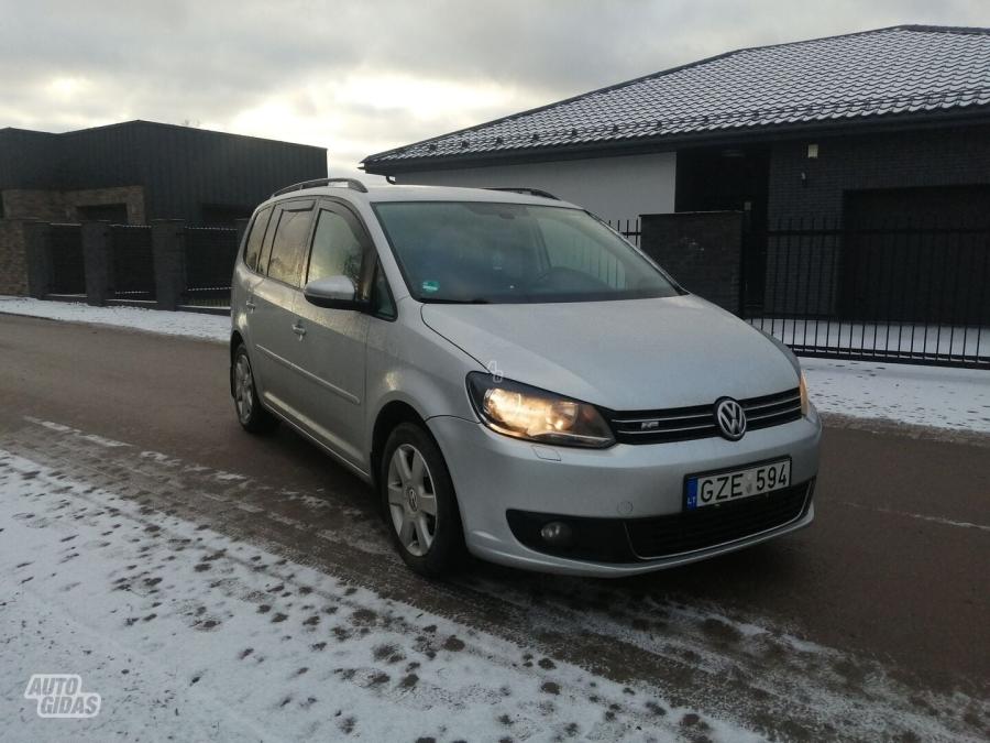 Grey Volkswagen Touran 2011 in Siauliai, with an engine capacity of 1.60 L and mileage of 288 thousand km for 4700 €, photo 5 on AUTOMOTO.COM.LV