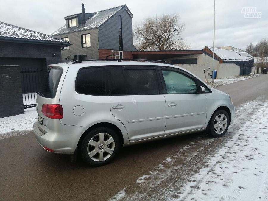 Grey Volkswagen Touran 2011 in Siauliai, with an engine capacity of 1.60 L and mileage of 288 thousand km for 4700 €, photo 6 on AUTOMOTO.COM.LV