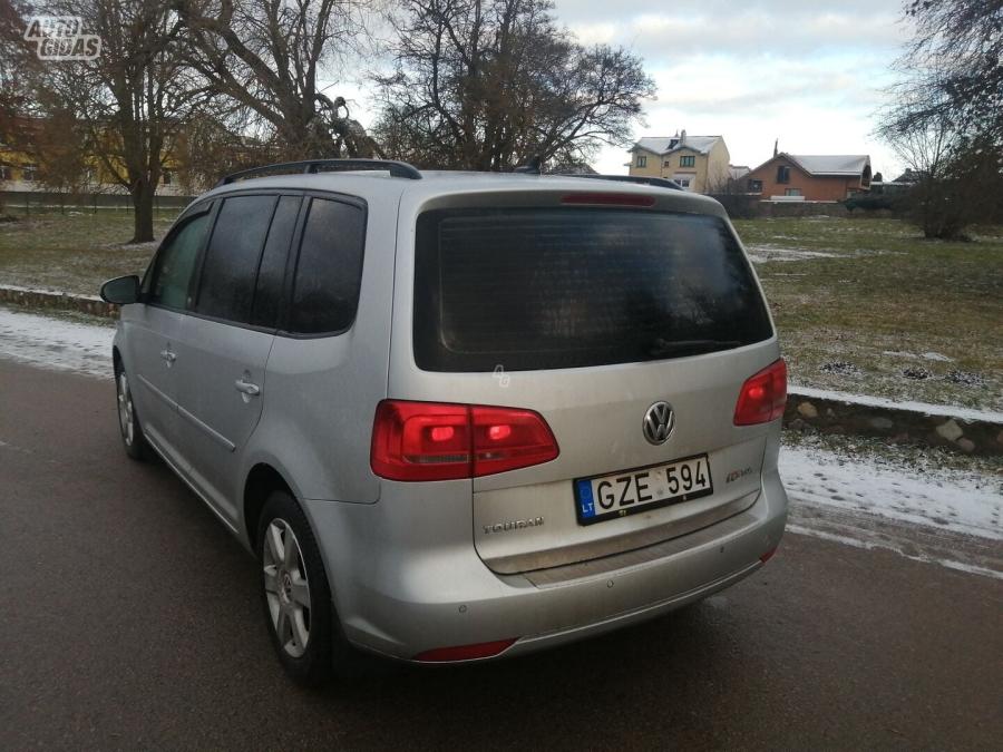 Grey Volkswagen Touran 2011 in Siauliai, with an engine capacity of 1.60 L and mileage of 288 thousand km for 4700 €, photo 8 on AUTOMOTO.COM.LV