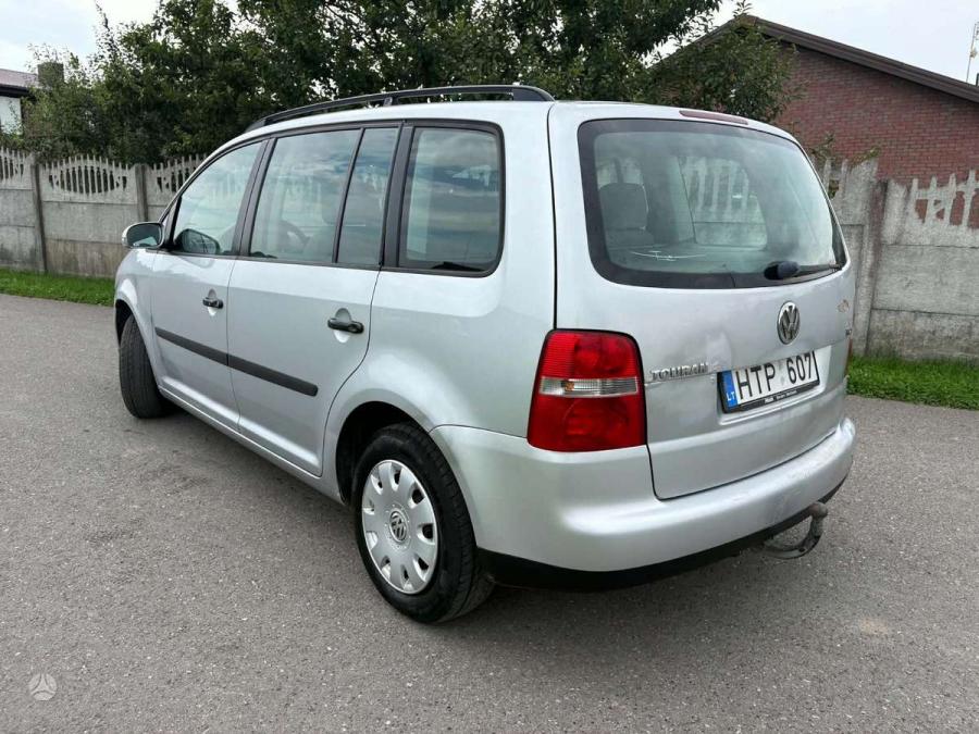 Grey Volkswagen Touran 2003 in Kaunas, with an engine capacity of 1.90 L and mileage of 282 thousand km for 1400 €, photo 3 on AUTOMOTO.COM.LV