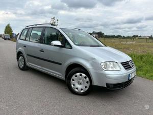 Grey Volkswagen Touran 2003 in Kaunas, with an engine capacity of 1.90 L and mileage of 282 thousand km for 1400 €, photo 4 on AUTOMOTO.COM.LV
