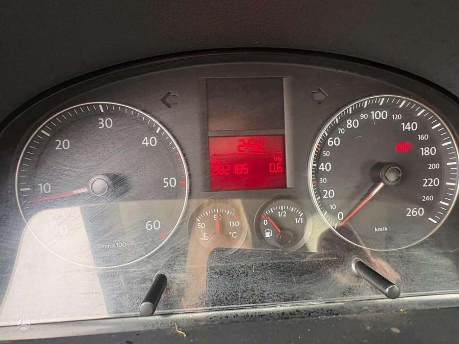 Grey Volkswagen Touran 2003 in Kaunas, with an engine capacity of 1.90 L and mileage of 282 thousand km for 1400 €, photo 6 on AUTOMOTO.COM.LV