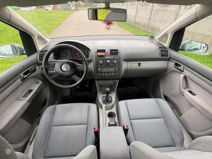 Grey Volkswagen Touran 2003 in Kaunas, with an engine capacity of 1.90 L and mileage of 282 thousand km for 1400 €, photo 8 on AUTOMOTO.COM.LV