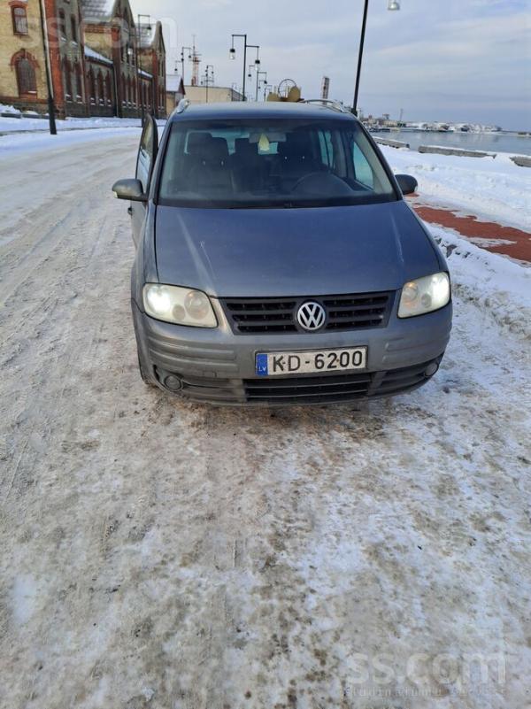 Pelēks Volkswagen Touran 2004 Ventspils, ar dzinēja tilpumu 1.90 L un nobraukumu 385 tūkst. km par 1700 €, foto 4 vietnē AUTOMOTO.COM.LV