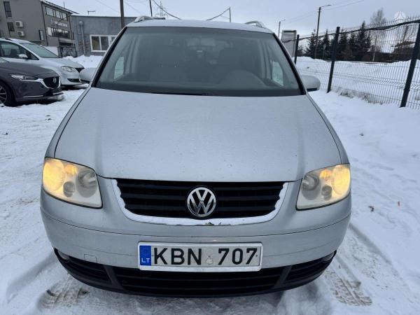 Pelēks Volkswagen Touran 2004 Kauņa, ar dzinēja tilpumu 2.00 L un nobraukumu 370 tūkst. km par 1750 €, foto 4 vietnē AUTOMOTO.COM.LV