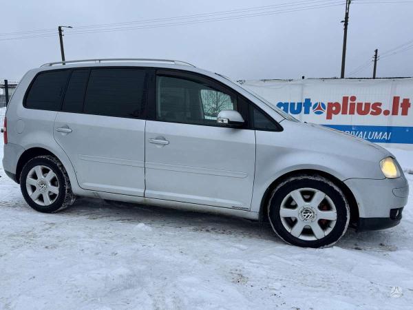 Pelēks Volkswagen Touran 2004 Kauņa, ar dzinēja tilpumu 2.00 L un nobraukumu 370 tūkst. km par 1750 €, foto 5 vietnē AUTOMOTO.COM.LV
