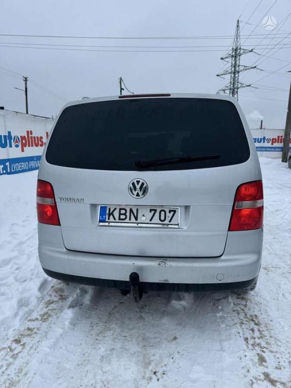 Pelēks Volkswagen Touran 2004 Kauņa, ar dzinēja tilpumu 2.00 L un nobraukumu 370 tūkst. km par 1750 €, foto 6 vietnē AUTOMOTO.COM.LV
