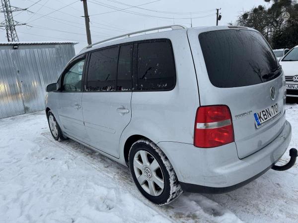 Pelēks Volkswagen Touran 2004 Kauņa, ar dzinēja tilpumu 2.00 L un nobraukumu 370 tūkst. km par 1750 €, foto 7 vietnē AUTOMOTO.COM.LV