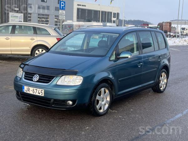 Grey Volkswagen Touran 2005 in Riga, with an engine capacity of 2.00 L and mileage of 400 thousand km for 1590 €, photo 1 on AUTOMOTO.COM.LV