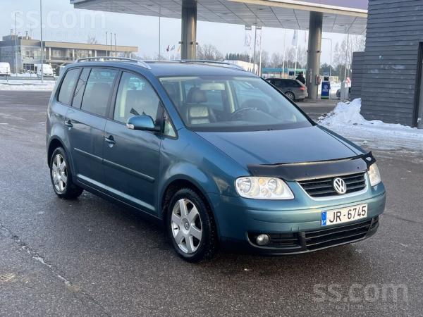 Grey Volkswagen Touran 2005 in Riga, with an engine capacity of 2.00 L and mileage of 400 thousand km for 1590 €, photo 2 on AUTOMOTO.COM.LV