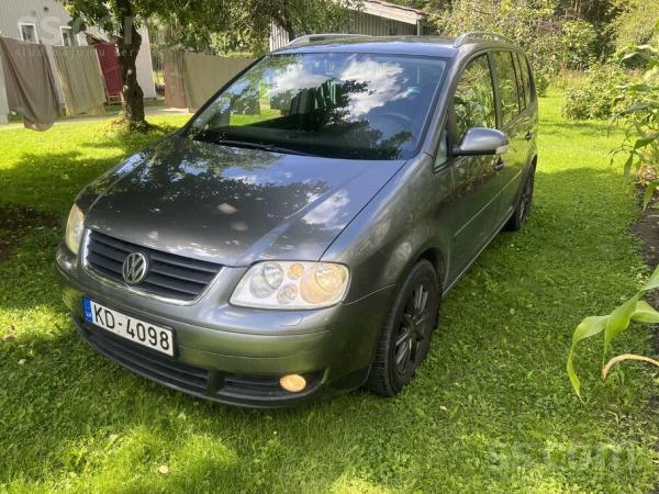 Pelēks Volkswagen Touran 2005 Jelgava, ar dzinēja tilpumu 2.00 L un nobraukumu 388 tūkst. km par 1500 €, foto 1 vietnē AUTOMOTO.COM.LV