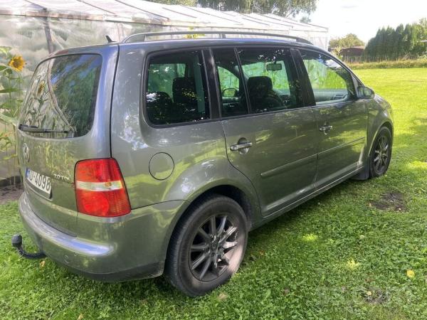 Pelēks Volkswagen Touran 2005 Jelgava, ar dzinēja tilpumu 2.00 L un nobraukumu 388 tūkst. km par 1500 €, foto 3 vietnē AUTOMOTO.COM.LV