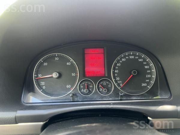 Pelēks Volkswagen Touran 2005 Jelgava, ar dzinēja tilpumu 2.00 L un nobraukumu 388 tūkst. km par 1500 €, foto 5 vietnē AUTOMOTO.COM.LV