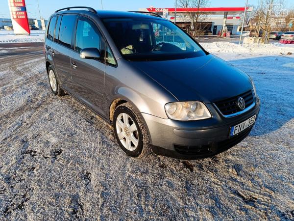 Grey Volkswagen Touran 2006 in Panevezys, with an engine capacity of 1.90 L and mileage of 310 thousand km for 1650 €, photo 2 on AUTOMOTO.COM.LV