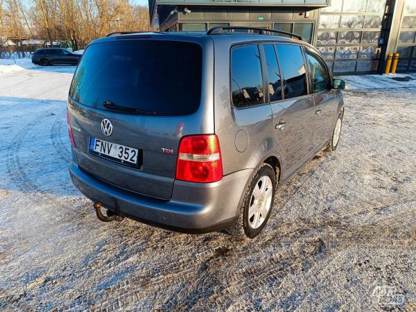 Grey Volkswagen Touran 2006 in Panevezys, with an engine capacity of 1.90 L and mileage of 310 thousand km for 1650 €, photo 4 on AUTOMOTO.COM.LV