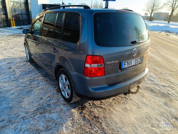 Grey Volkswagen Touran 2006 in Panevezys, with an engine capacity of 1.90 L and mileage of 310 thousand km for 1650 €, photo 5 on AUTOMOTO.COM.LV