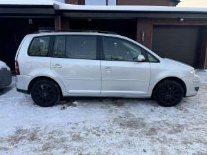 Grey Volkswagen Touran 2007 in Kaunas, with an engine capacity of 1.90 L and mileage of 307 thousand km for 2300 €, photo 4 on AUTOMOTO.COM.LV