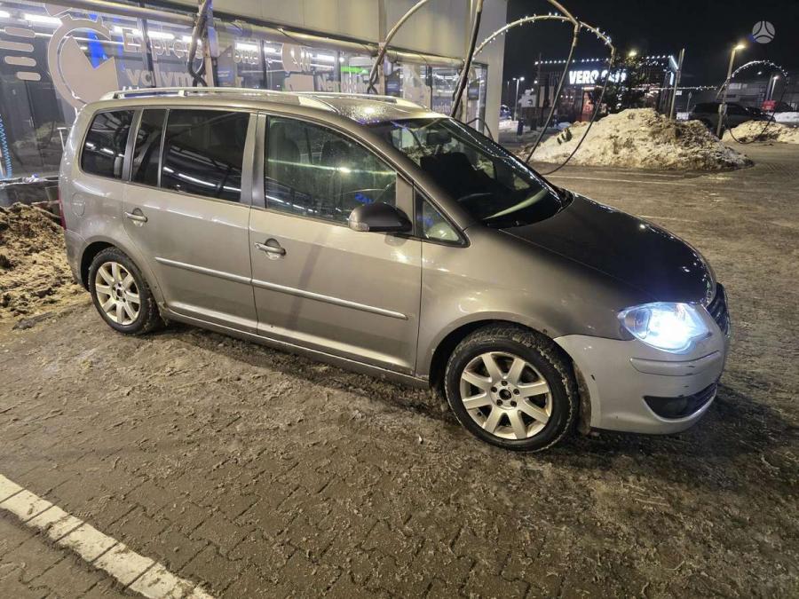 Grey Volkswagen Touran 2007 in Kaunas, with an engine capacity of 2.00 L and mileage of 420 thousand km for 1500 €, photo 2 on AUTOMOTO.COM.LV