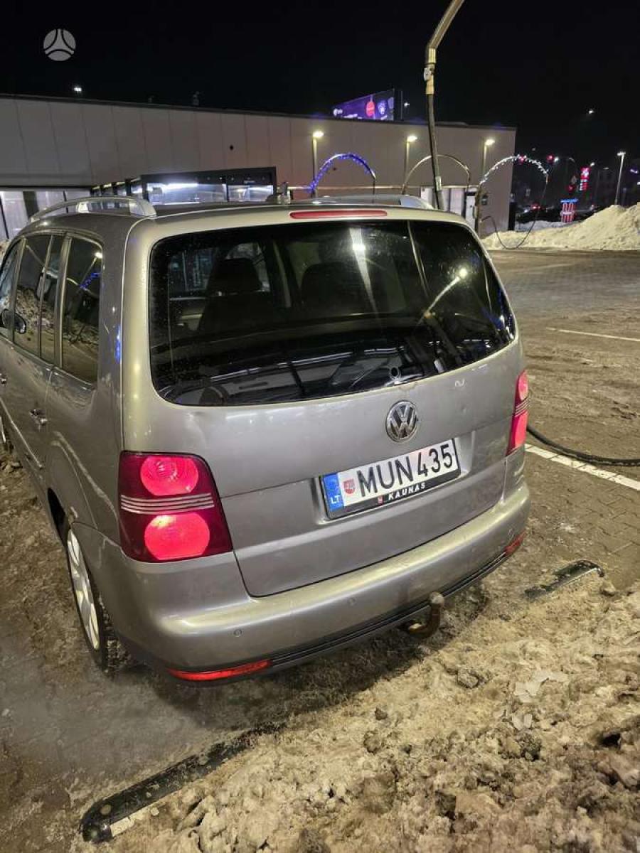 Grey Volkswagen Touran 2007 in Kaunas, with an engine capacity of 2.00 L and mileage of 420 thousand km for 1500 €, photo 4 on AUTOMOTO.COM.LV