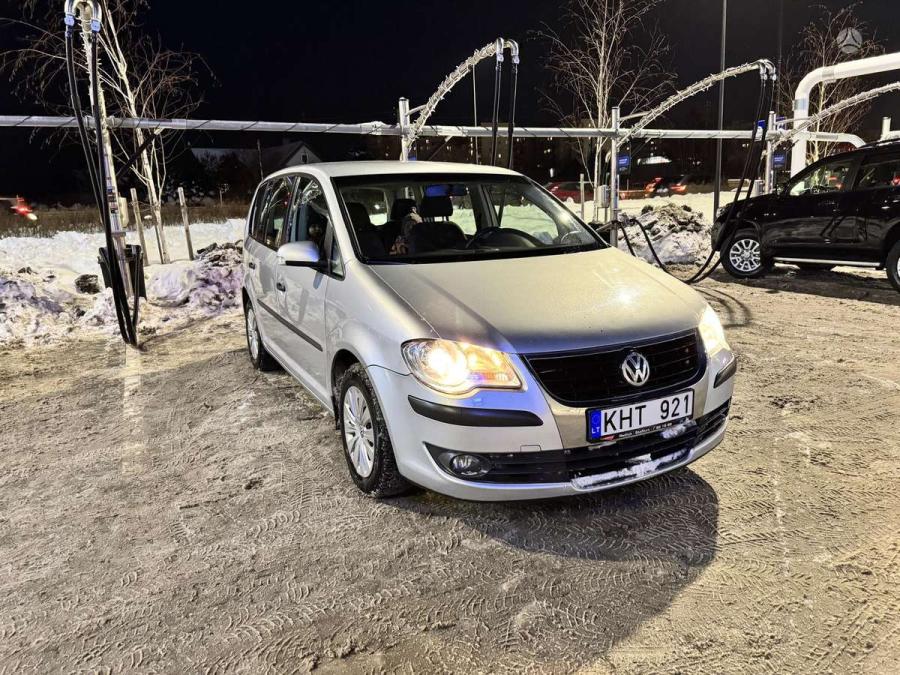 Grey Volkswagen Touran 2007 in Vilnius, with an engine capacity of 1.90 L and mileage of 368 thousand km for 1850 €, photo 1 on AUTOMOTO.COM.LV
