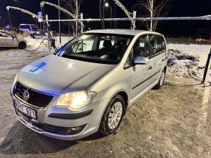 Grey Volkswagen Touran 2007 in Vilnius, with an engine capacity of 1.90 L and mileage of 368 thousand km for 1850 €, photo 2 on AUTOMOTO.COM.LV