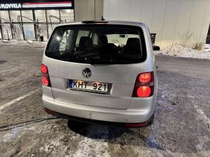 Grey Volkswagen Touran 2007 in Vilnius, with an engine capacity of 1.90 L and mileage of 368 thousand km for 1850 €, photo 3 on AUTOMOTO.COM.LV