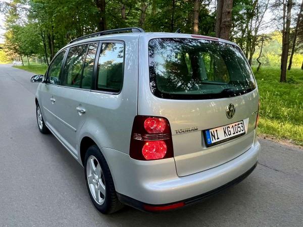 Pelēks Volkswagen Touran 2007 Kauņa, ar dzinēja tilpumu 2.00 L un nobraukumu 289 tūkst. km par 3800 €, foto 7 vietnē AUTOMOTO.COM.LV