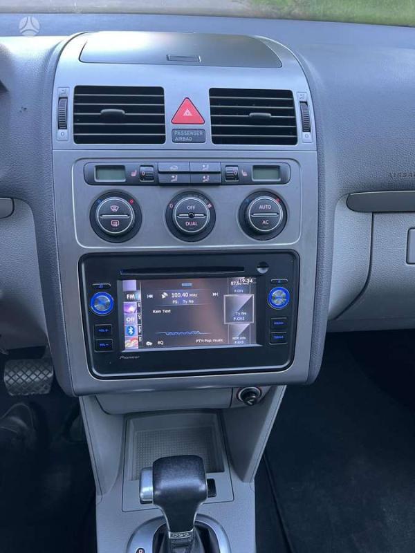 Pelēks Volkswagen Touran 2007 Kauņa, ar dzinēja tilpumu 2.00 L un nobraukumu 289 tūkst. km par 3800 €, foto 10 vietnē AUTOMOTO.COM.LV
