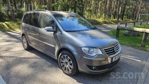 Pelēks Volkswagen Touran 2007 Daugavpils, ar dzinēja tilpumu 1.90 L un nobraukumu 426 tūkst. km par 1400 €, foto 3 vietnē AUTOMOTO.COM.LV