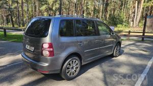 Pelēks Volkswagen Touran 2007 Daugavpils, ar dzinēja tilpumu 1.90 L un nobraukumu 426 tūkst. km par 1400 €, foto 4 vietnē AUTOMOTO.COM.LV