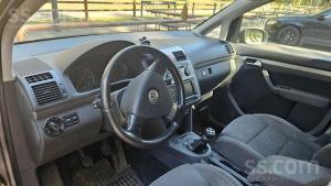 Pelēks Volkswagen Touran 2007 Daugavpils, ar dzinēja tilpumu 1.90 L un nobraukumu 426 tūkst. km par 1400 €, foto 8 vietnē AUTOMOTO.COM.LV