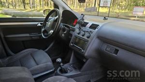 Pelēks Volkswagen Touran 2007 Daugavpils, ar dzinēja tilpumu 1.90 L un nobraukumu 426 tūkst. km par 1400 €, foto 10 vietnē AUTOMOTO.COM.LV