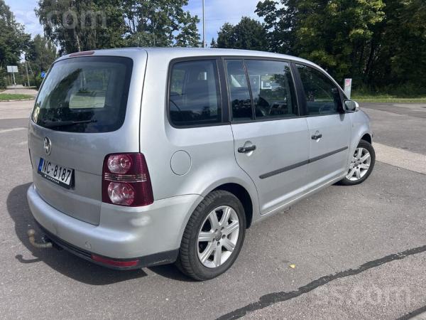 Pelēks Volkswagen Touran 2007 Rīga, ar dzinēja tilpumu 1.90 L un nobraukumu 308 tūkst. km par 1600 €, foto 4 vietnē AUTOMOTO.COM.LV