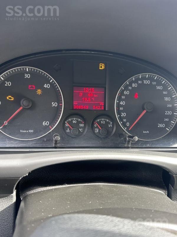 Pelēks Volkswagen Touran 2007 Rīga, ar dzinēja tilpumu 1.90 L un nobraukumu 308 tūkst. km par 1600 €, foto 6 vietnē AUTOMOTO.COM.LV