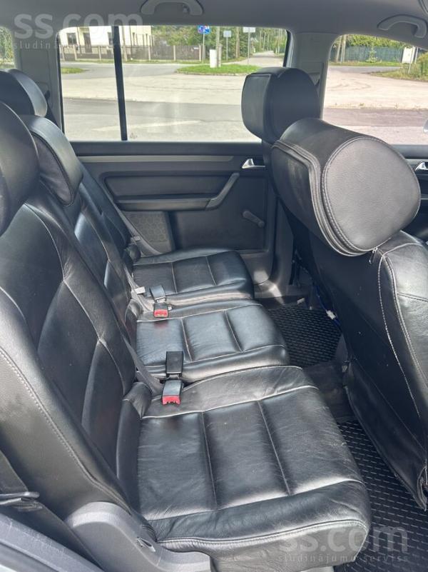 Pelēks Volkswagen Touran 2007 Rīga, ar dzinēja tilpumu 1.90 L un nobraukumu 308 tūkst. km par 1600 €, foto 9 vietnē AUTOMOTO.COM.LV