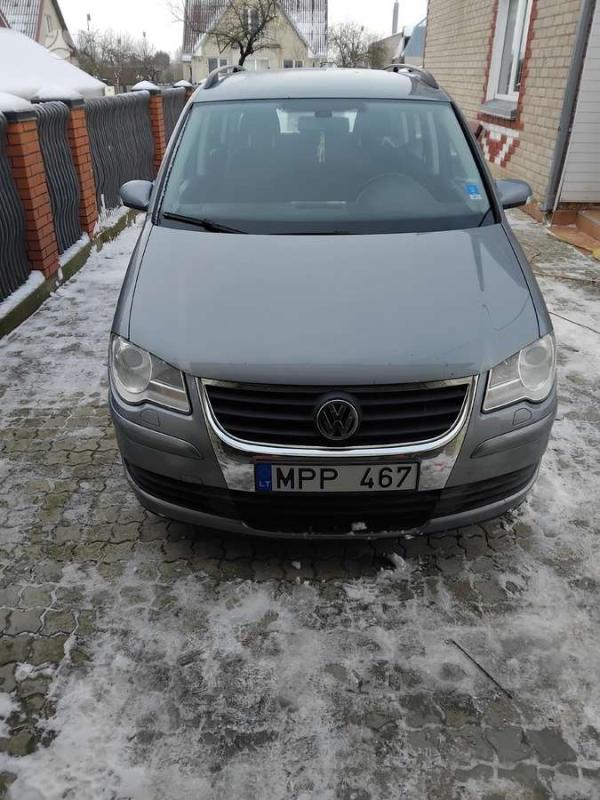 Pelēks Volkswagen Touran 2008 Kuršėnai, ar dzinēja tilpumu 1.40 L un nobraukumu 305 tūkst. km par 2850 €, foto 2 vietnē AUTOMOTO.COM.LV