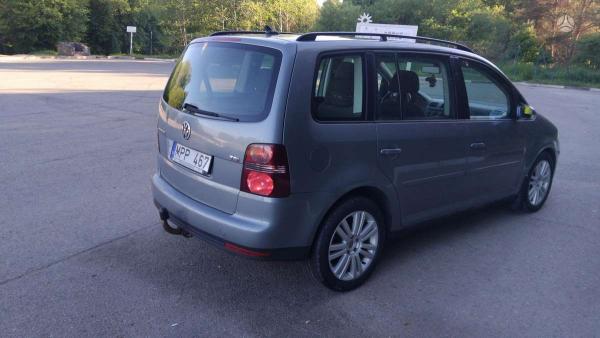 Pelēks Volkswagen Touran 2008 Kuršėnai, ar dzinēja tilpumu 0.00 L un nobraukumu 308 tūkst. km par 2150 €, foto 4 vietnē AUTOMOTO.COM.LV