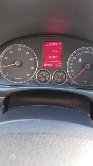 Pelēks Volkswagen Touran 2008 Kuršėnai, ar dzinēja tilpumu 0.00 L un nobraukumu 308 tūkst. km par 2150 €, foto 7 vietnē AUTOMOTO.COM.LV