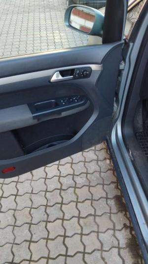 Pelēks Volkswagen Touran 2008 Kuršėnai, ar dzinēja tilpumu 0.00 L un nobraukumu 308 tūkst. km par 2150 €, foto 9 vietnē AUTOMOTO.COM.LV