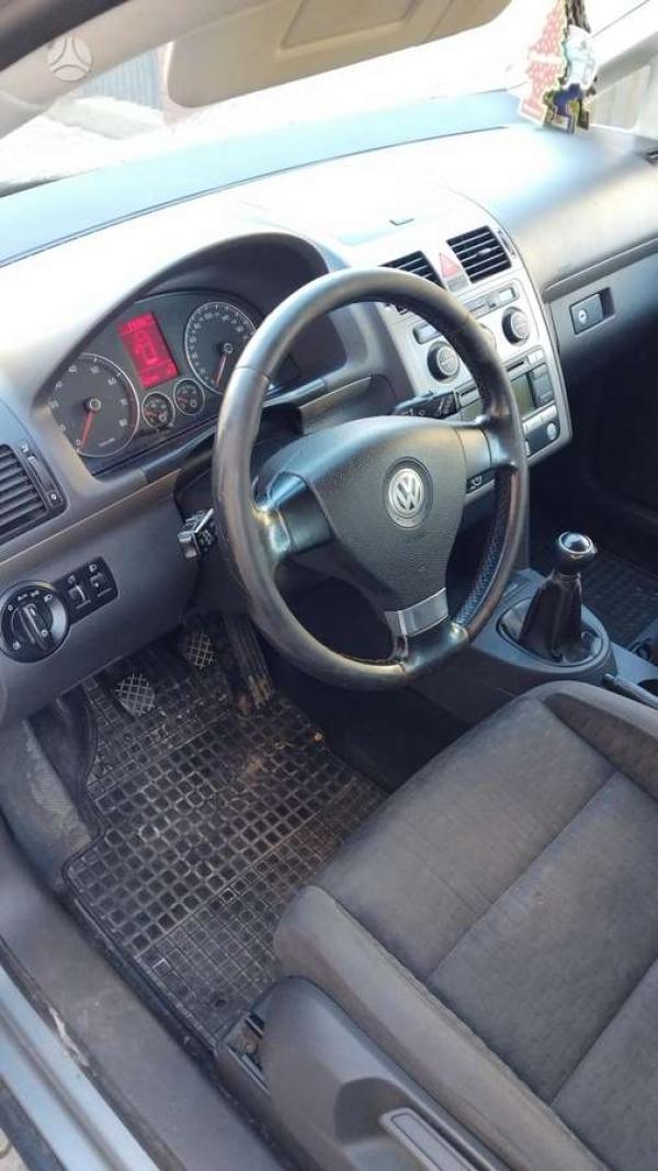 Pelēks Volkswagen Touran 2008 Kuršėnai, ar dzinēja tilpumu 0.00 L un nobraukumu 308 tūkst. km par 2150 €, foto 9 vietnē AUTOMOTO.COM.LV