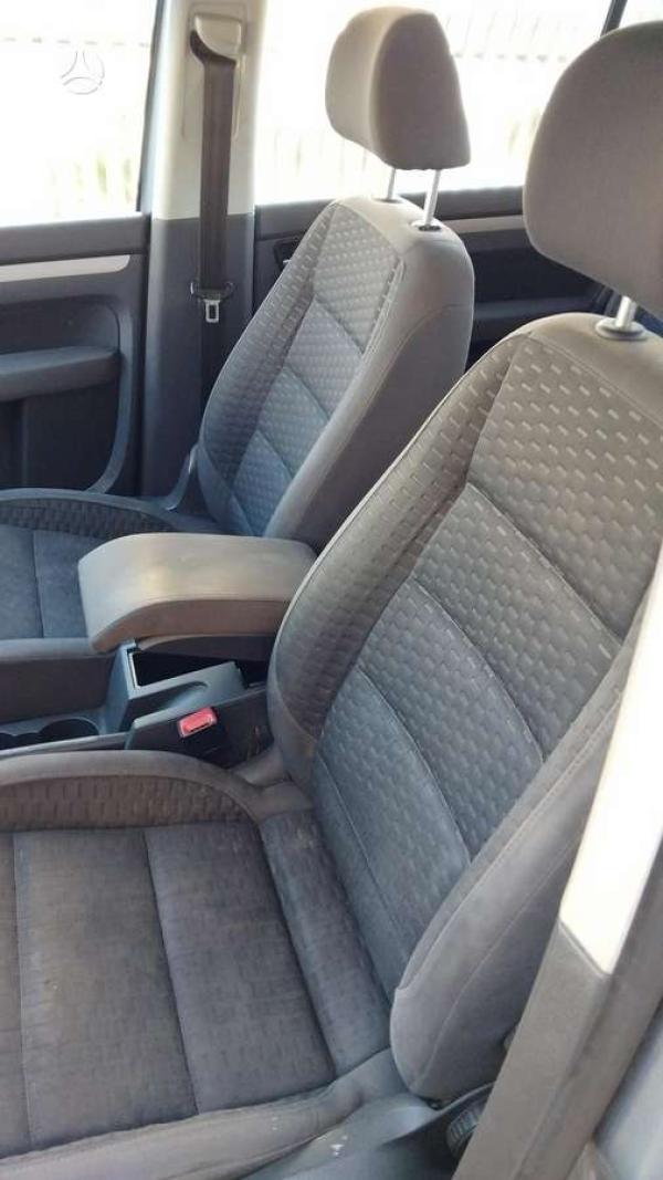 Pelēks Volkswagen Touran 2008 Kuršėnai, ar dzinēja tilpumu 0.00 L un nobraukumu 308 tūkst. km par 2150 €, foto 10 vietnē AUTOMOTO.COM.LV