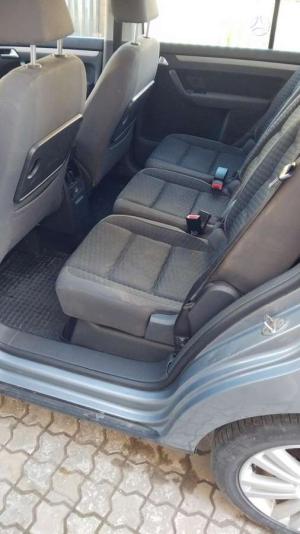Pelēks Volkswagen Touran 2008 Kuršėnai, ar dzinēja tilpumu 0.00 L un nobraukumu 308 tūkst. km par 2150 €, foto 12 vietnē AUTOMOTO.COM.LV